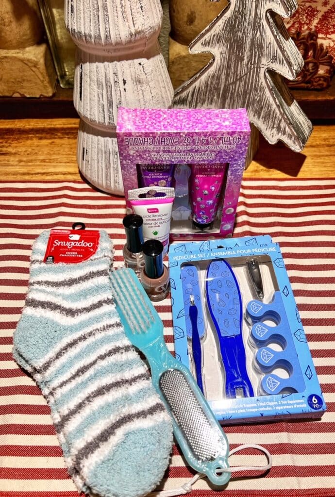 DIY Pedicure Kit + FREE "Mistle-Toes" Printable Tag - Easy & Frugal ...