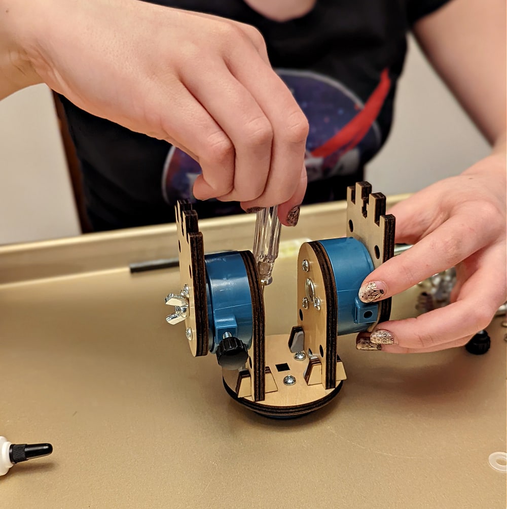 6 STEM Kits Tweens & Teens will Love! - Thrifty NW Mom